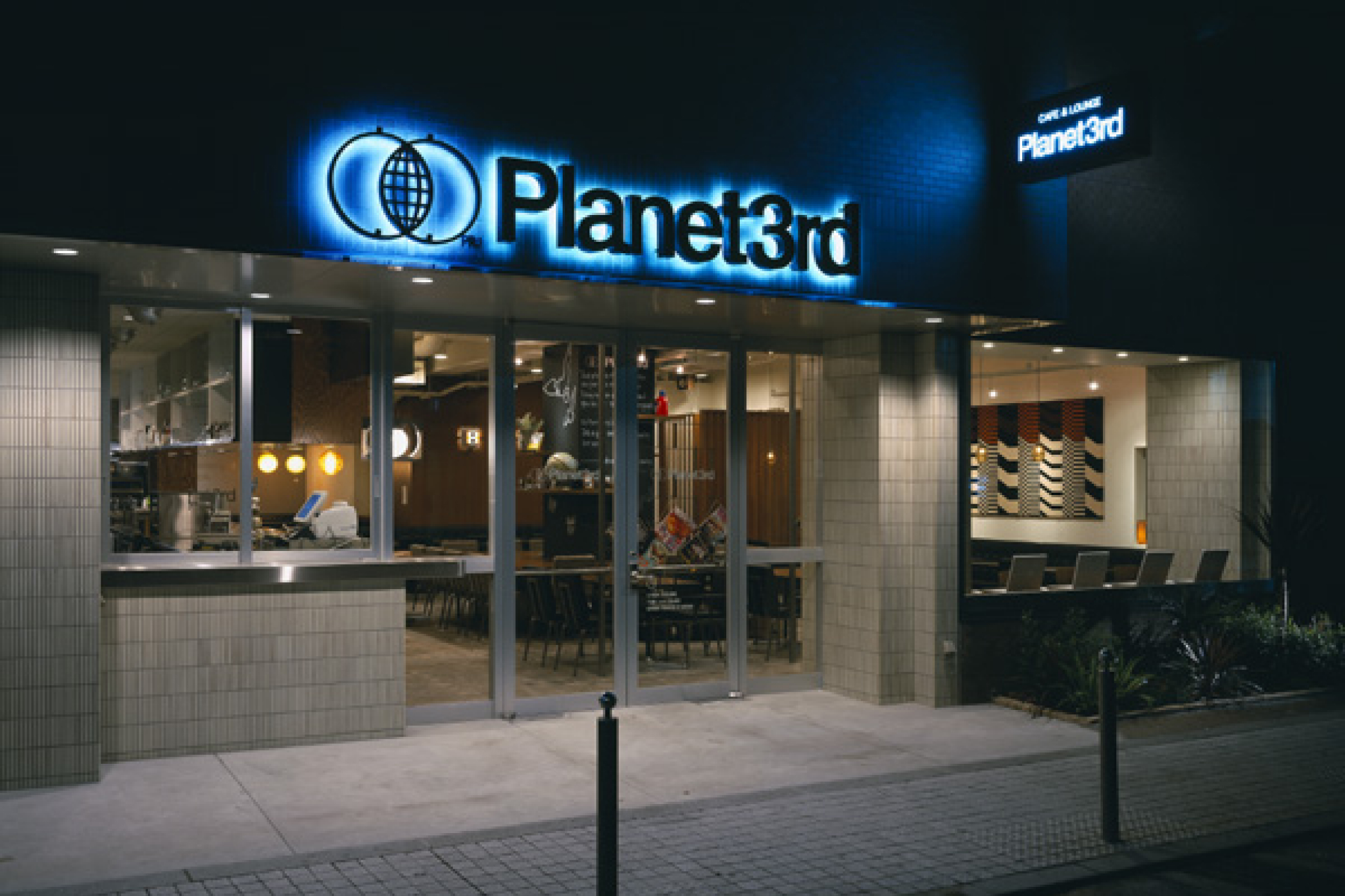 【Planet3rd】心斎橋店 | Cafeなび